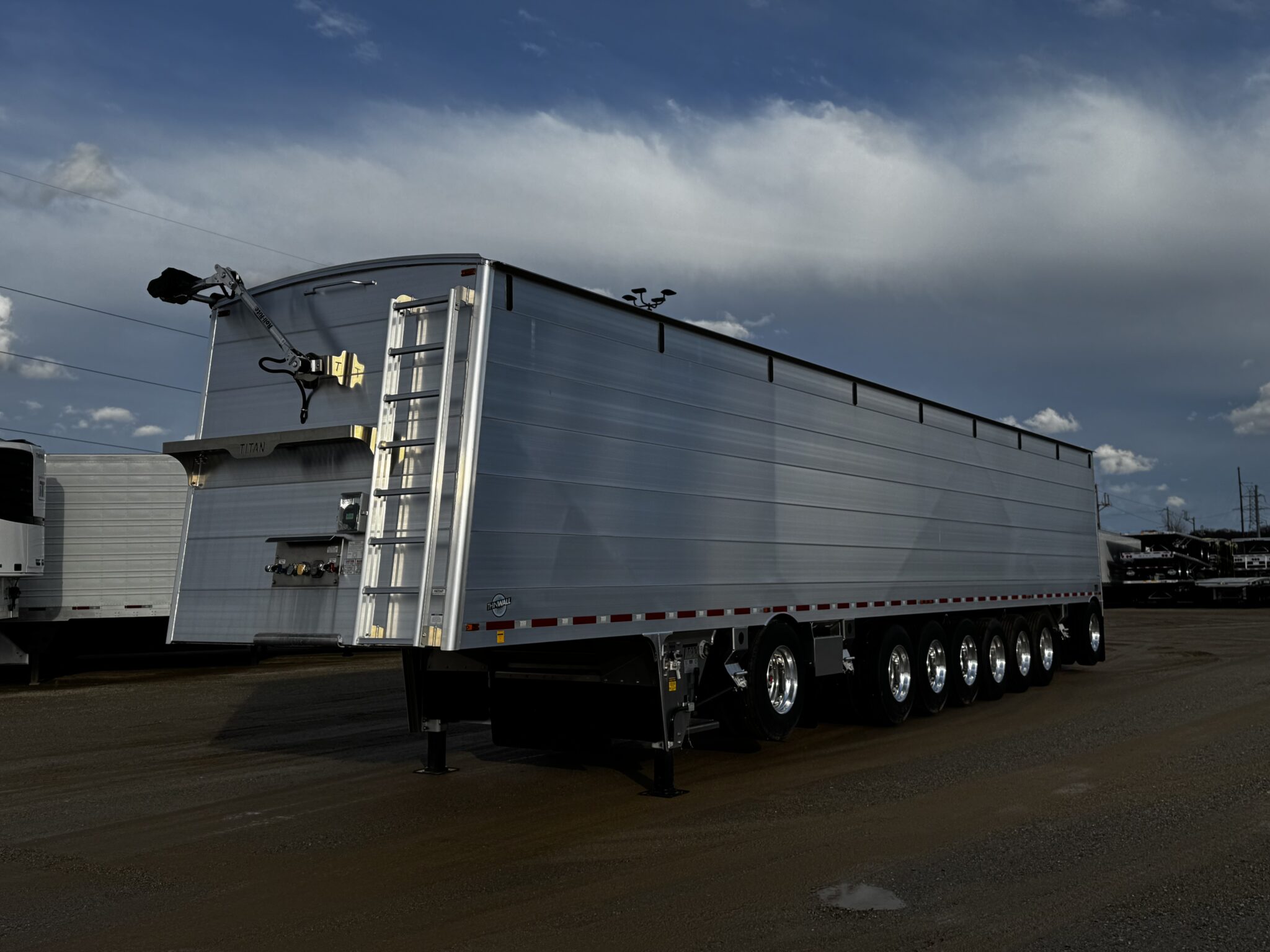 2026 Titan Hopper | 8-Axle | 53' | Royal Truck & Utility Trailer