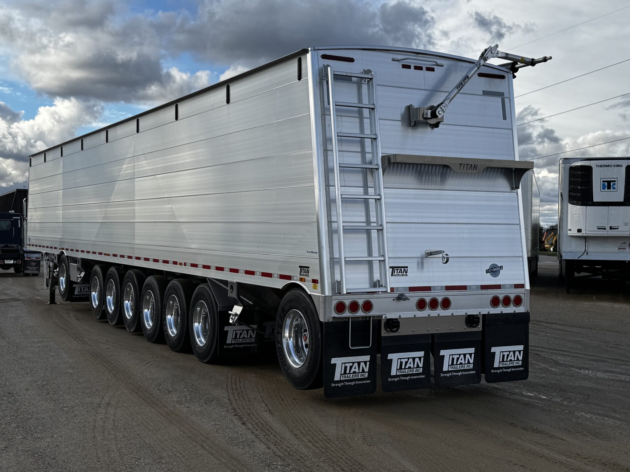 2026 Titan Hopper | 8-Axle | 53' | Royal Truck & Utility Trailer