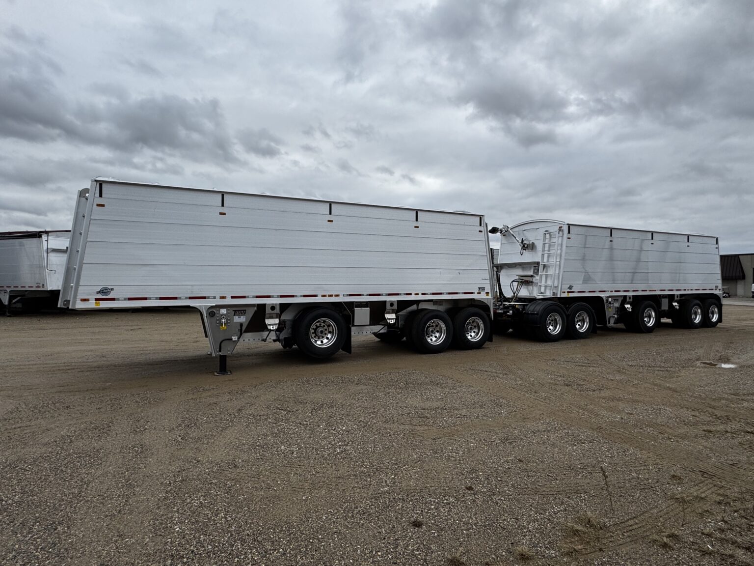 2026 Titan Hopper | 8-Axle Train | Royal Truck & Utility Trailer